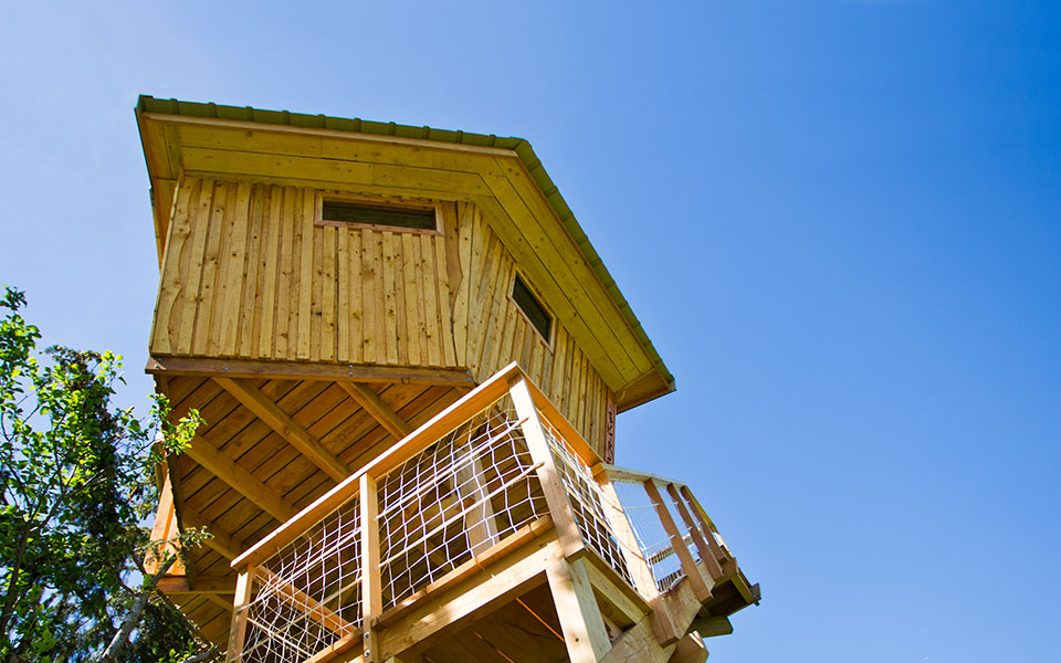 Cabane dans les arbres : une solution pour hôtels et gîtes